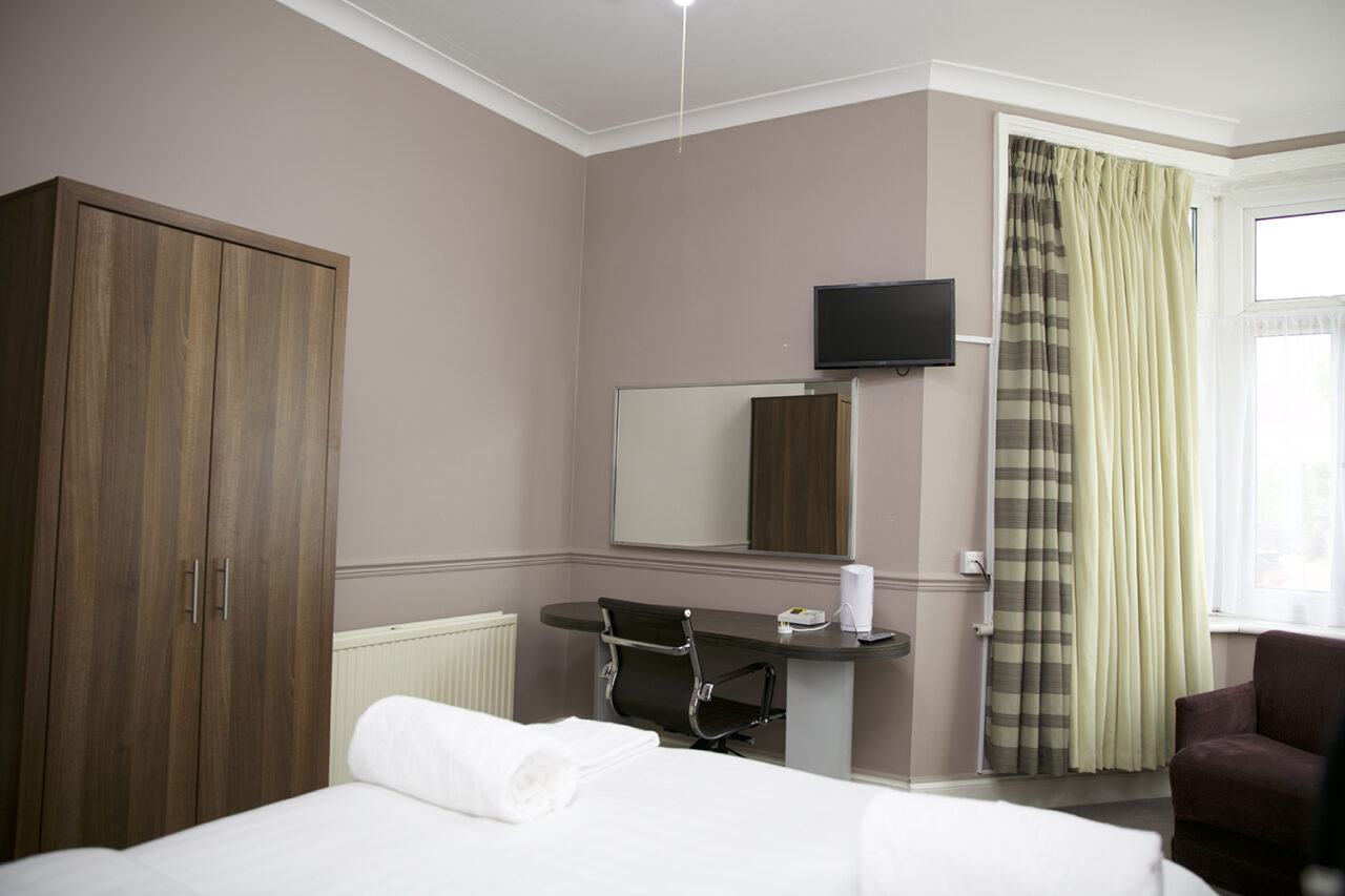 Rooms & Suites - Uno Hotel