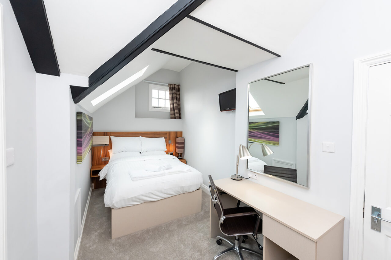 Rooms & Suites - Uno Hotel