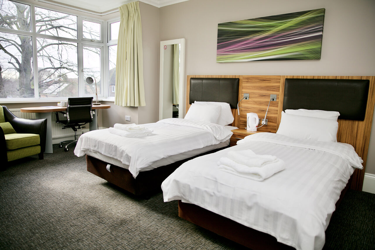 Rooms & Suites - Uno Hotel